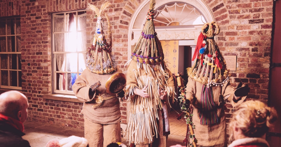 A Christmas night with The Mummers at Ulster American Folk Park - Omagh ...
